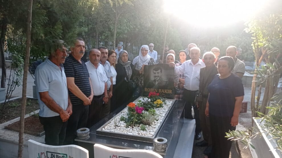 Şehîd Robîn Bakir li ser gora xwe hate bîranîn – Stêrk TV